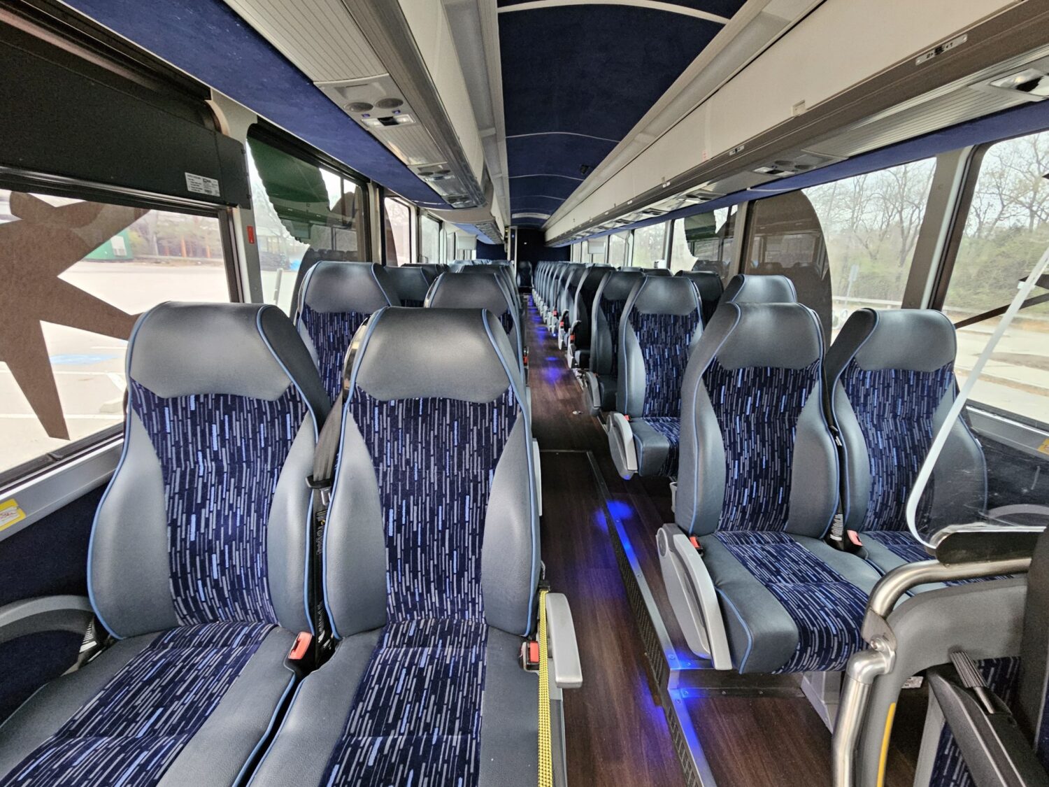Blue Apple Bus – Express between Riverside and Logan Airport - Fig City News